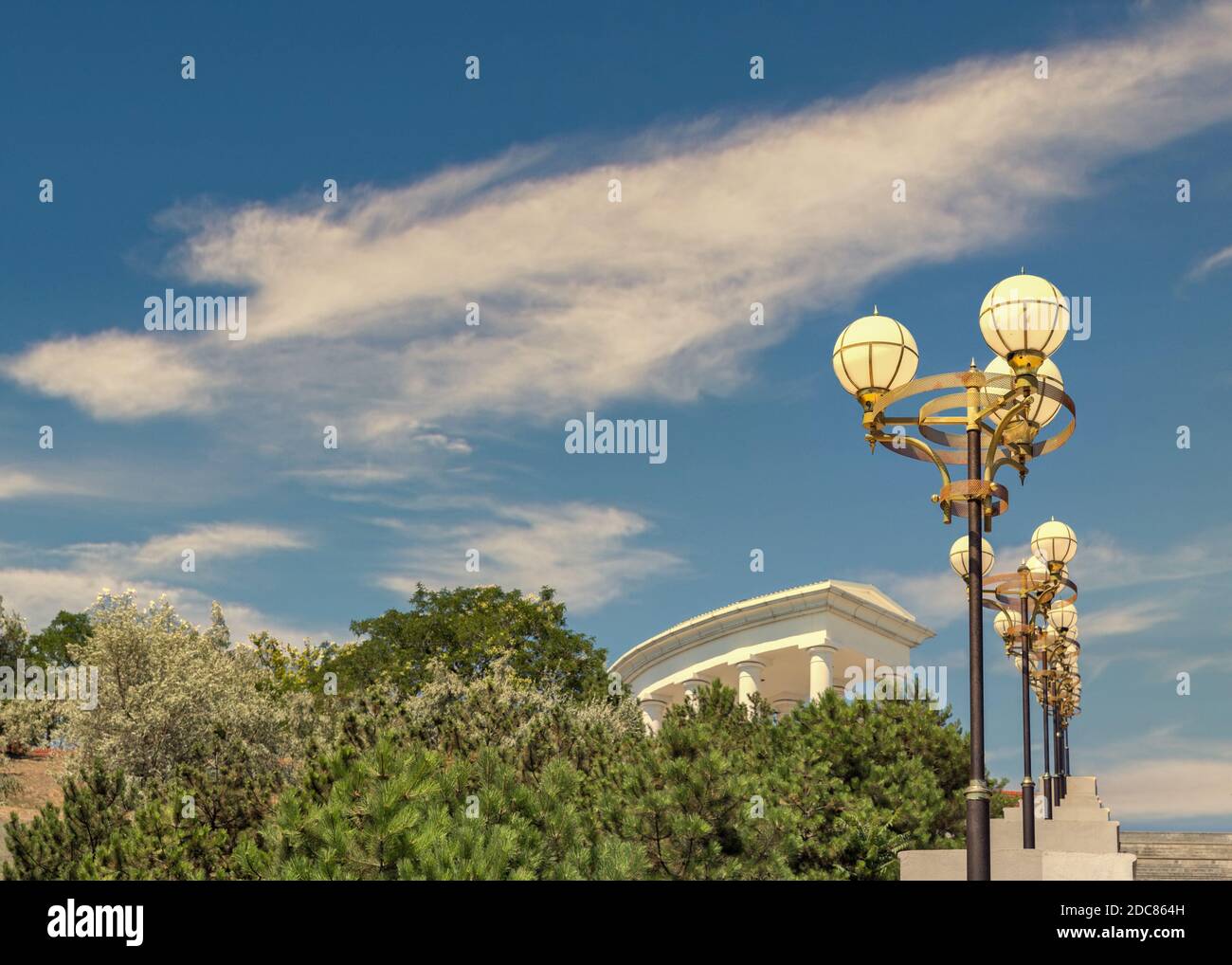 Classic street lights hi-res stock photography and images - Alamy
