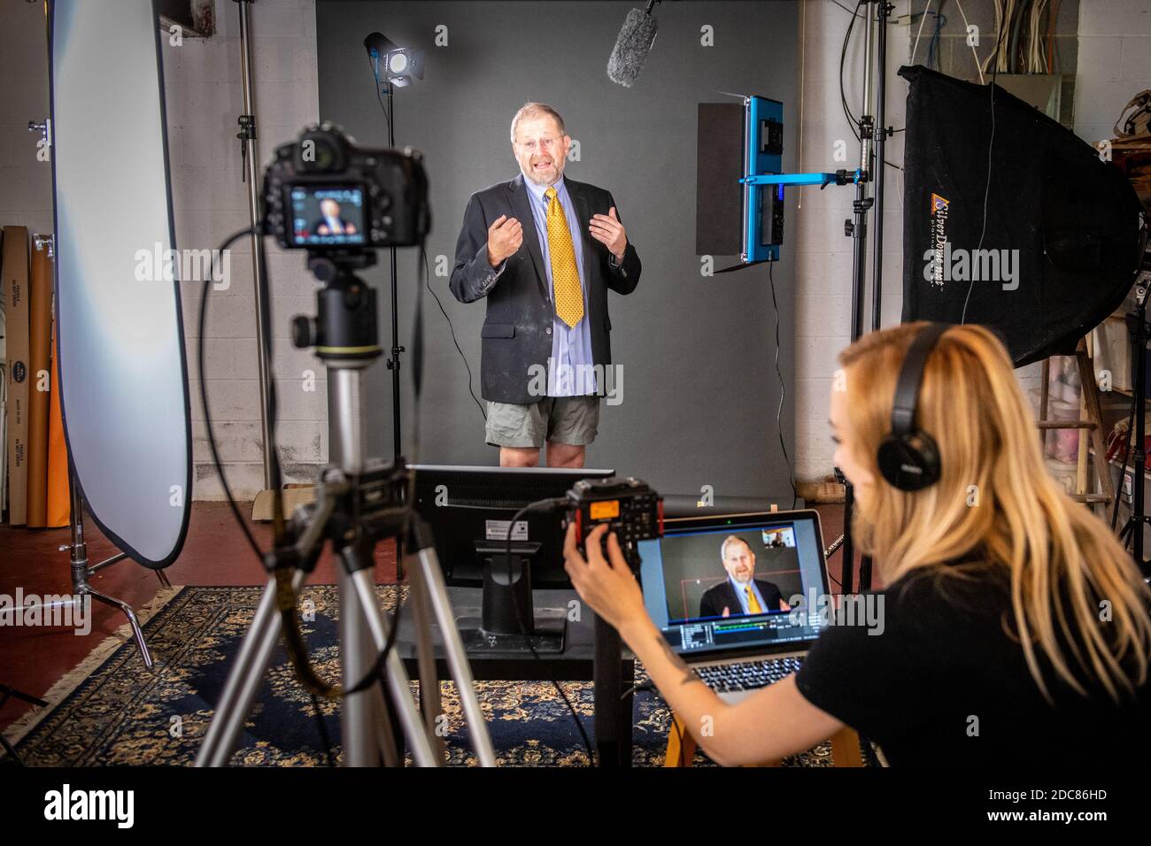 Zoom meeting in an office hi-res stock photography and images - Alamy