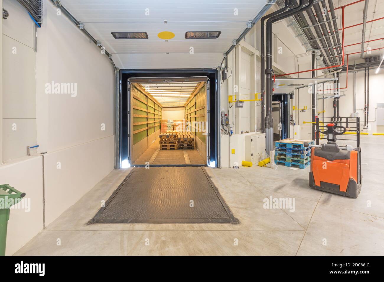 Truck Trailer at Loading Dock Pallet Jack Warehouse Stock Photo - Alamy