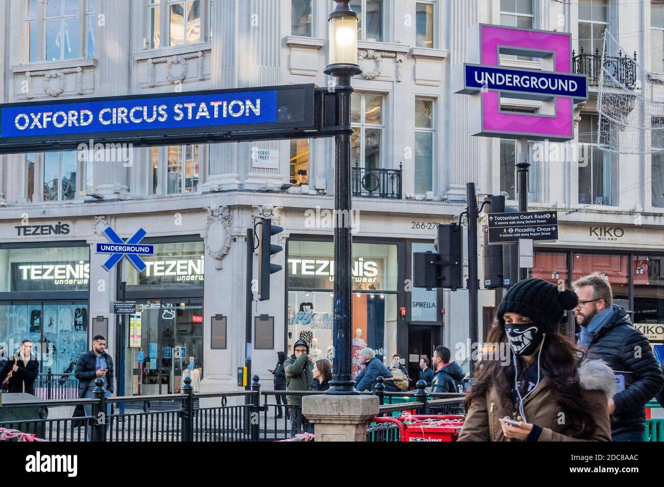 Ps5 box hi-res stock photography and images - Alamy