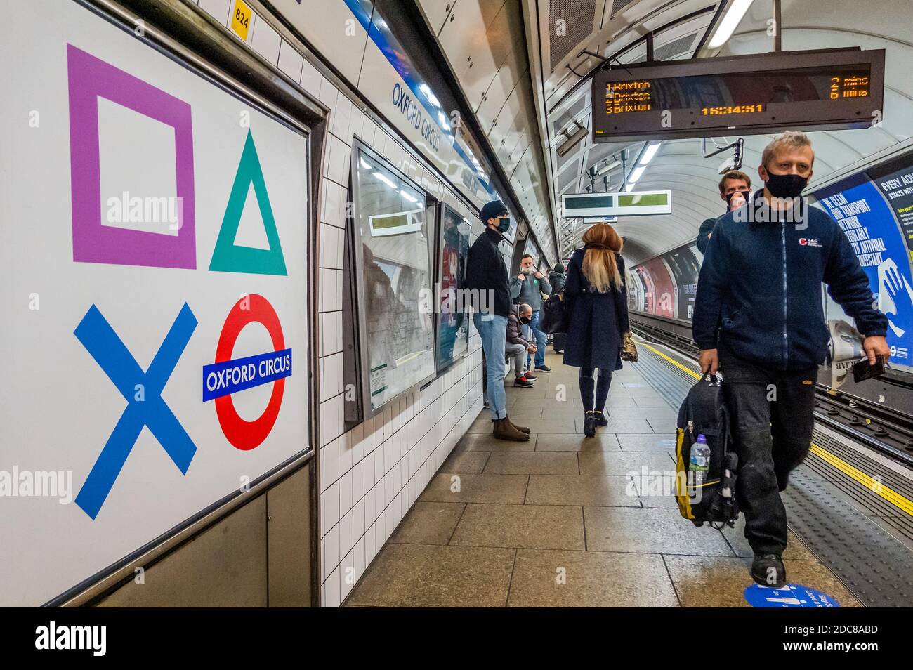 Ps5 box hi-res stock photography and images - Alamy