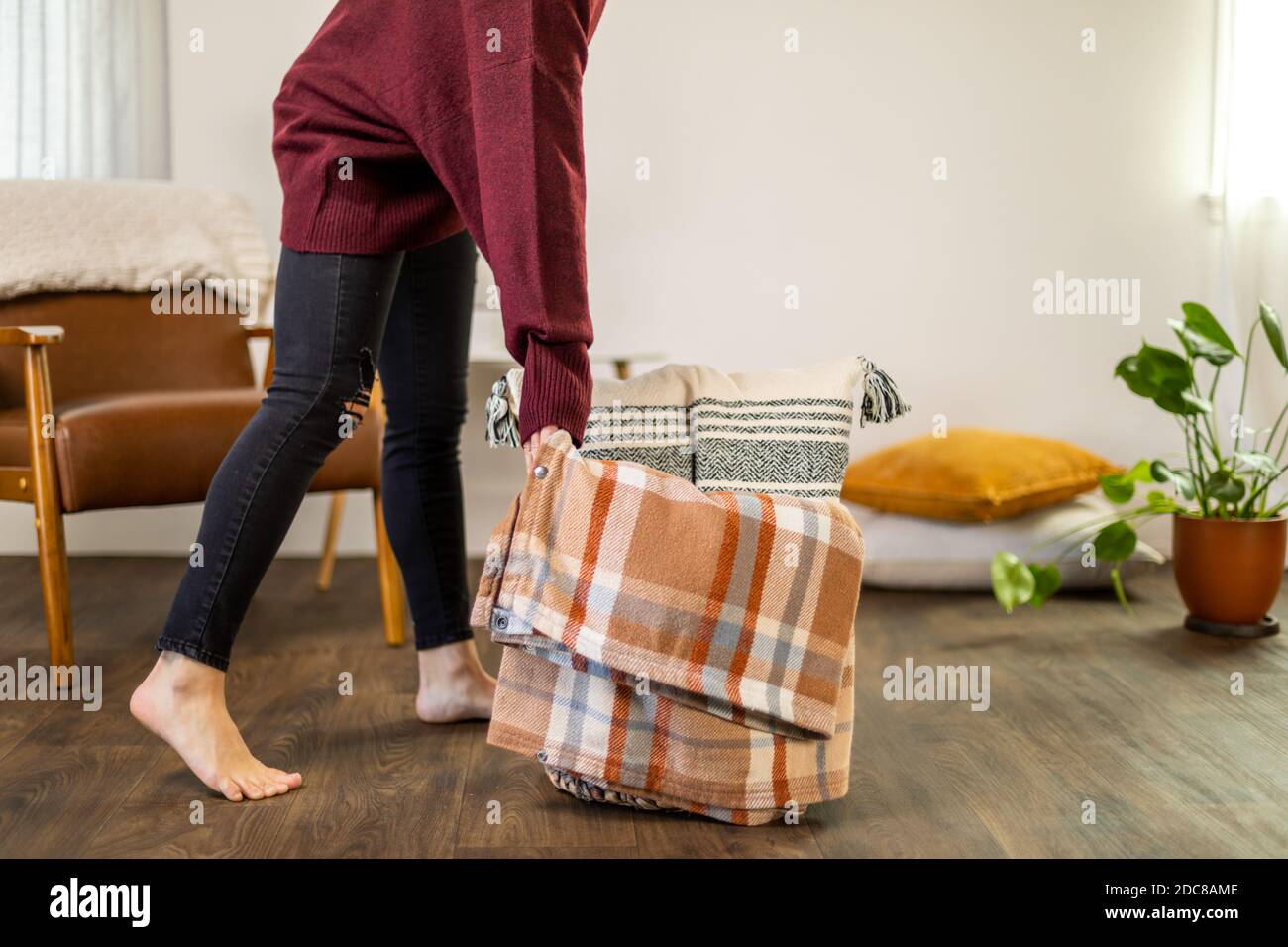 Woman grabs blanket in basket Stock Photo - Alamy
