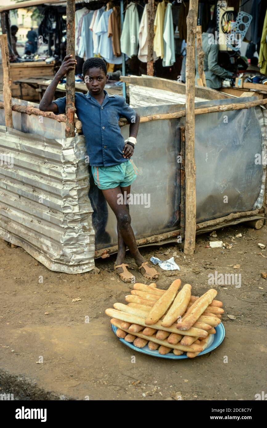 Conakry market hi-res stock photography and images - Alamy