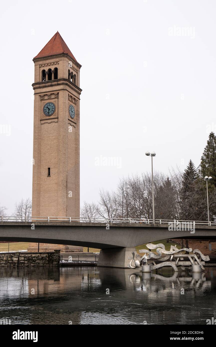 Downtown bridge park hi-res stock photography and images - Alamy