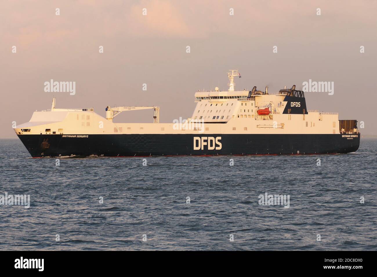 The Ro-Ro cargo ship Britannia Seways will leave the port of Cuxhaven ...