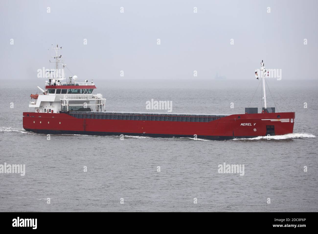 The cargo ship Merel V will pass Cuxhaven on August 20, 2020 on its way ...