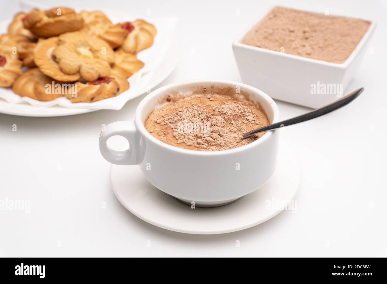 Cocoa powder on white hi-res stock photography and images - Alamy