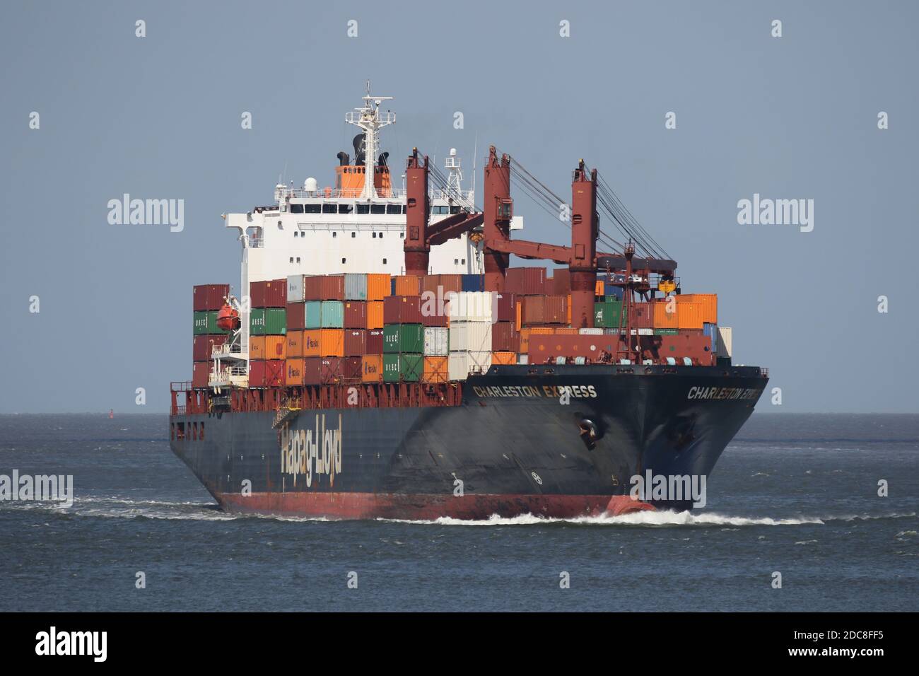 The container ship Charleston Express will pass Cuxhaven on August 22 ...