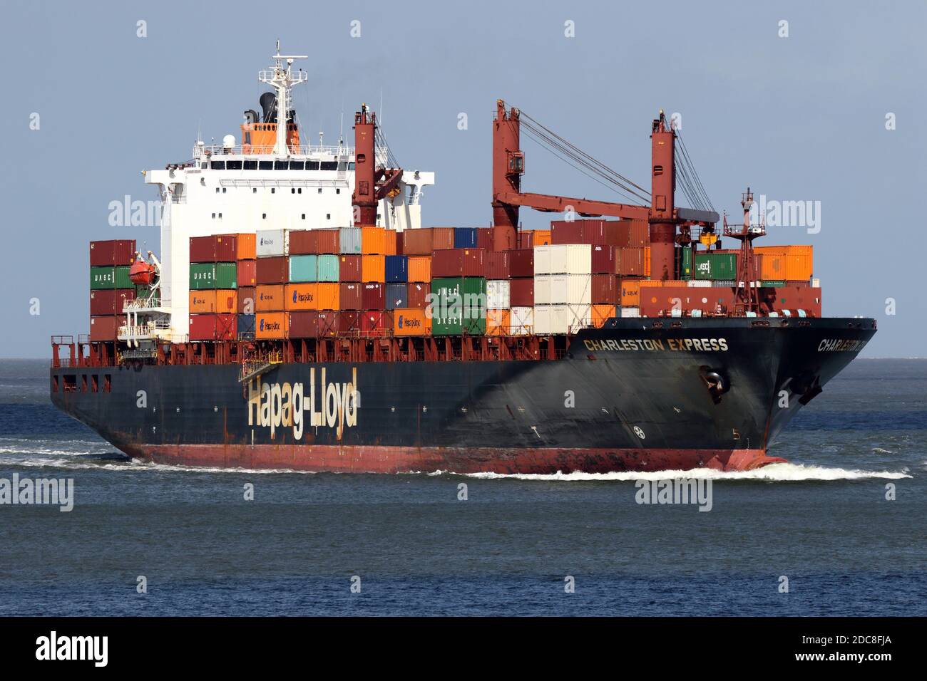 The container ship Charleston Express will pass Cuxhaven on August 22 ...