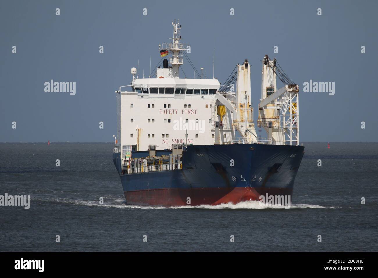 The heavy load vessel Elke pass Cuxhaven on August 22, 2020 on its way ...