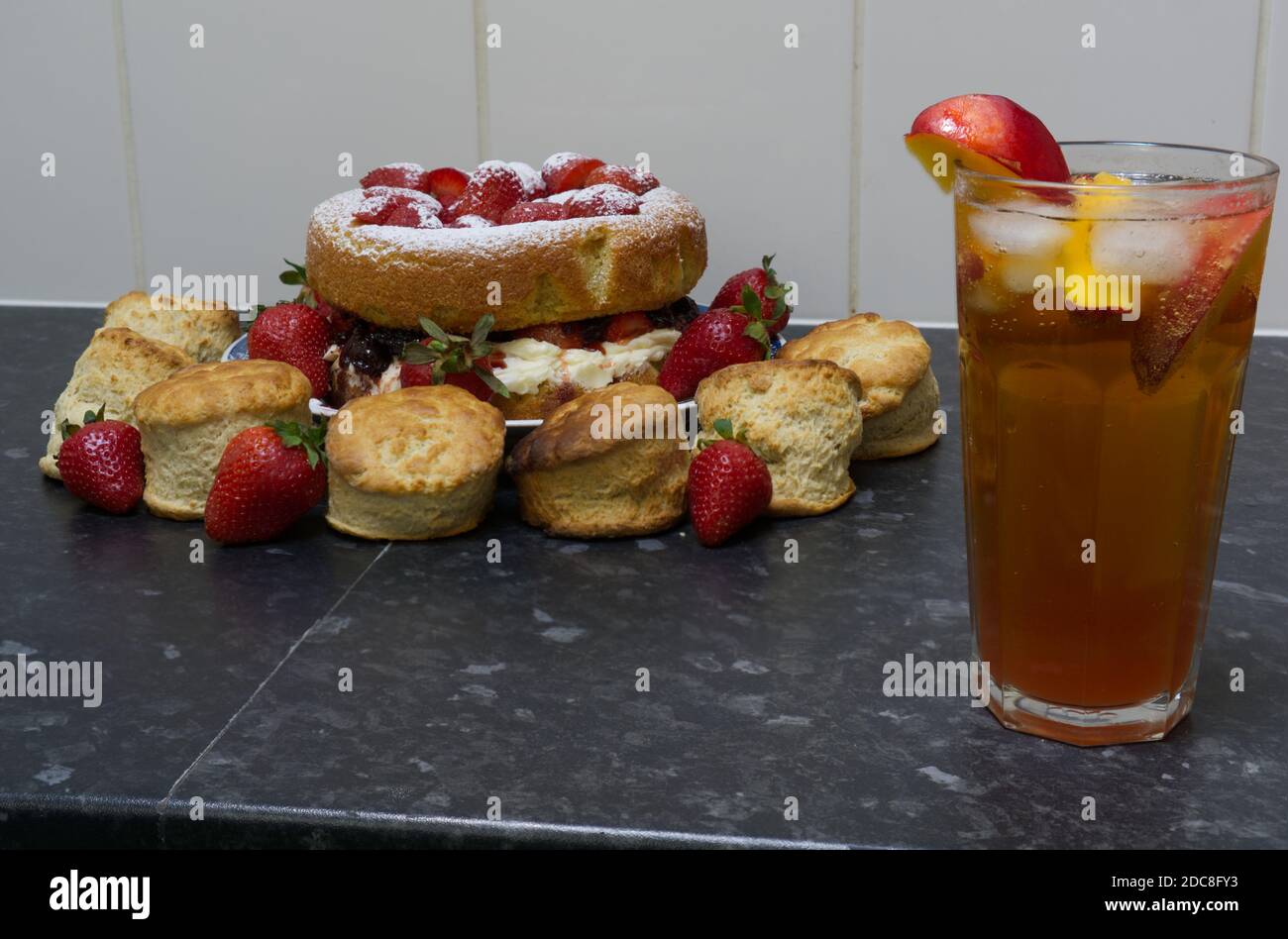 Victoria sponge cake and ice tea Stock Photo - Alamy