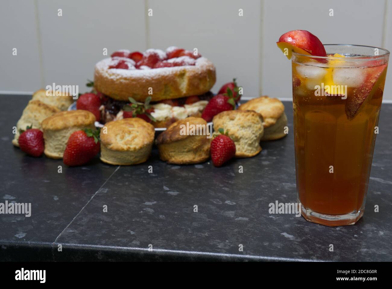 Victoria sponge cake and ice tea Stock Photo - Alamy
