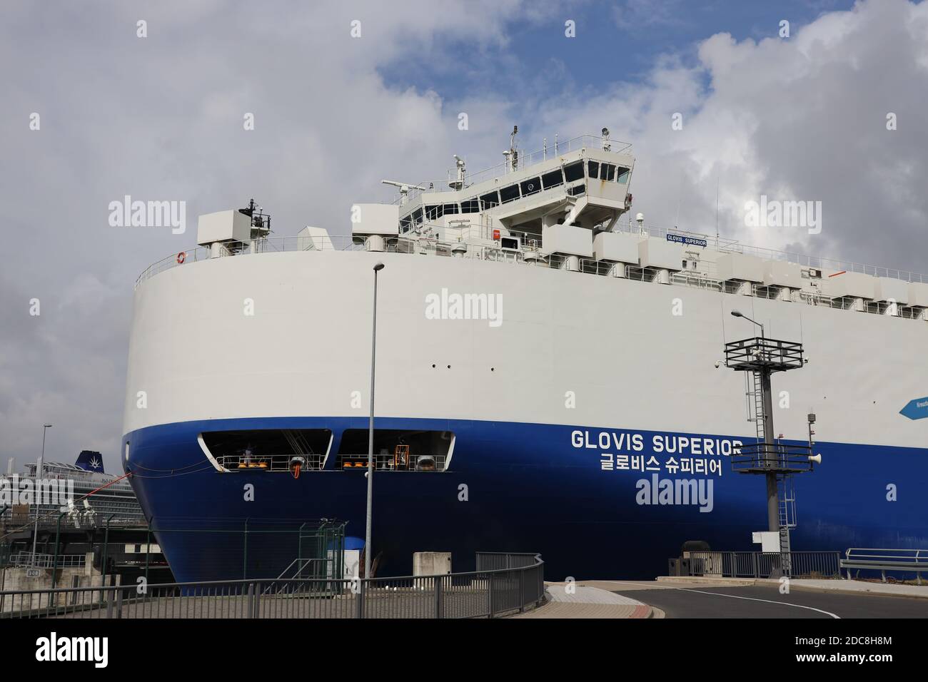 The car carrier Glovis Superior will reach the port of Bremerhaven on ...