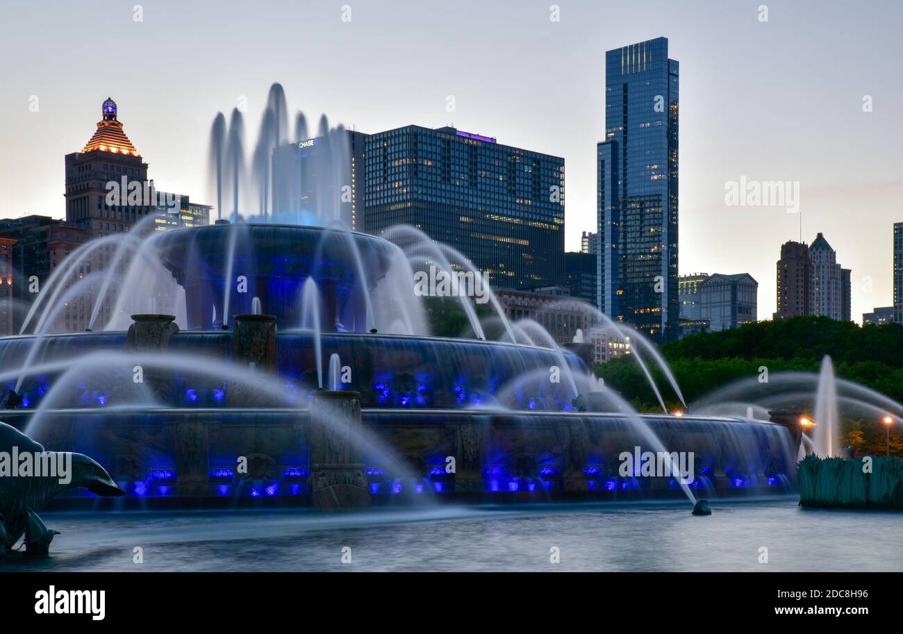 Historic landmark tourist attraction water fountain at night with ...