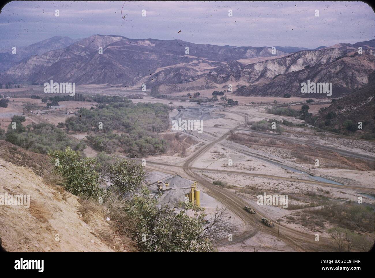 Santa Felicia Dam, 1955-56, Lake Piru, Ventura County Stock Photo - Alamy