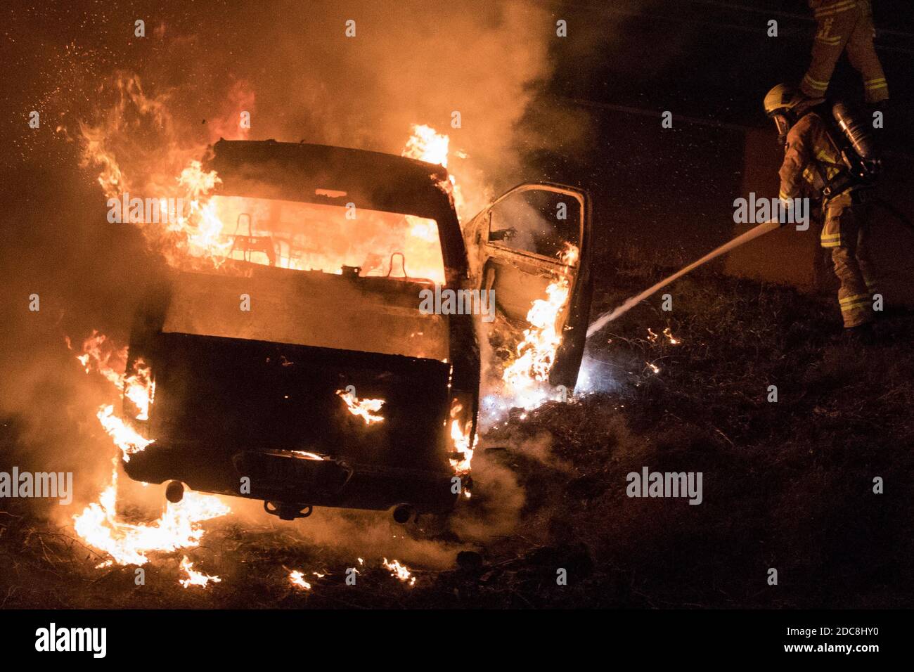 Pick up truck on fire hi-res stock photography and images - Alamy
