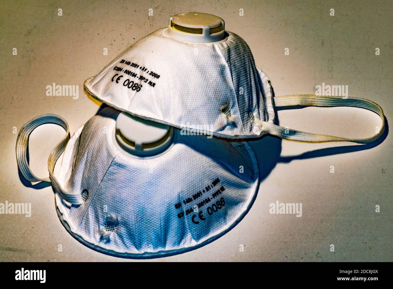 Two contaminated masks ffp2 usable for construction and now for Covid19 ...