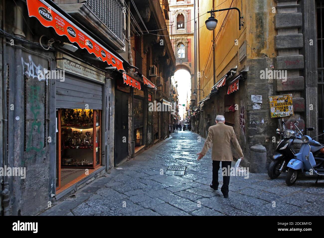 Naples, Italy. 19th Nov, 2020. Naples Covid red zone the road of the ...