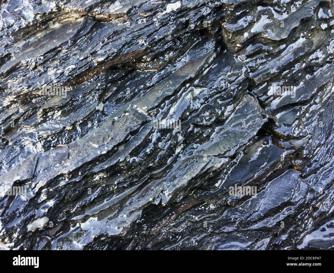 Wet rock hi-res stock photography and images - Alamy