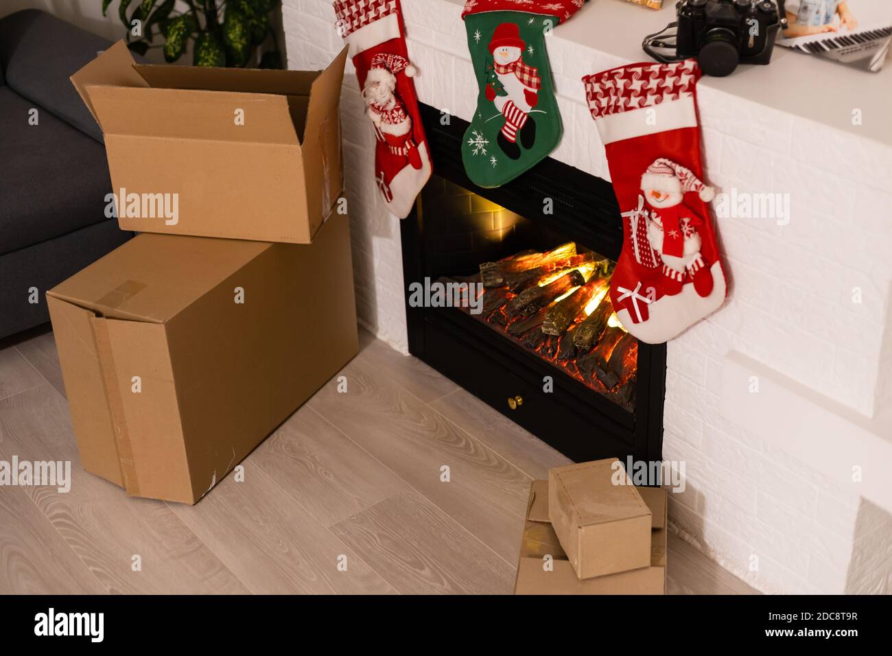 Packages cord hi-res stock photography and images - Alamy