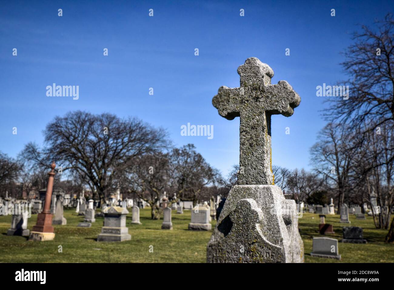 rows of historic cemetery graveyard markers Stock Photo - Alamy