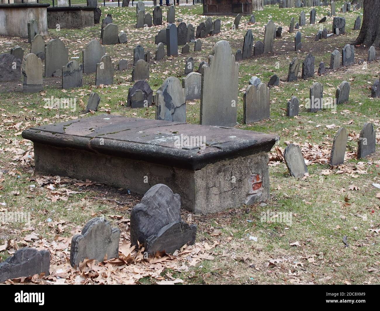 rows of historic cemetery graveyard markers Stock Photo - Alamy