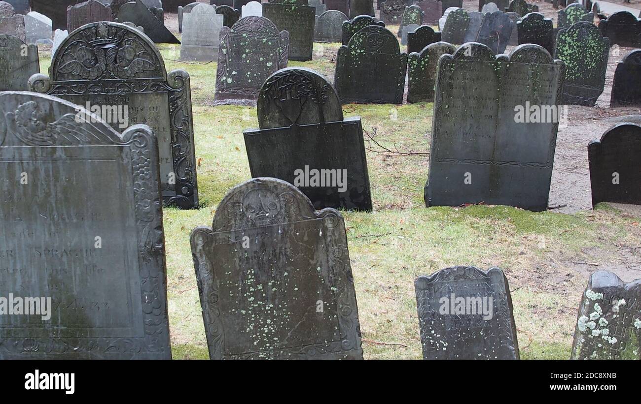 rows of historic cemetery graveyard markers Stock Photo - Alamy