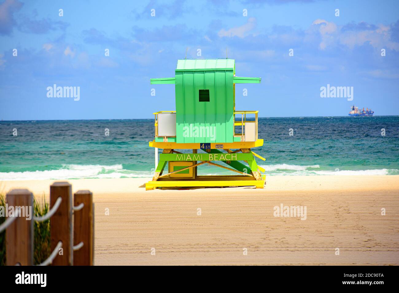 Sunny summer day, with blue sky and Atlantic Ocean. Miami South Beach ...