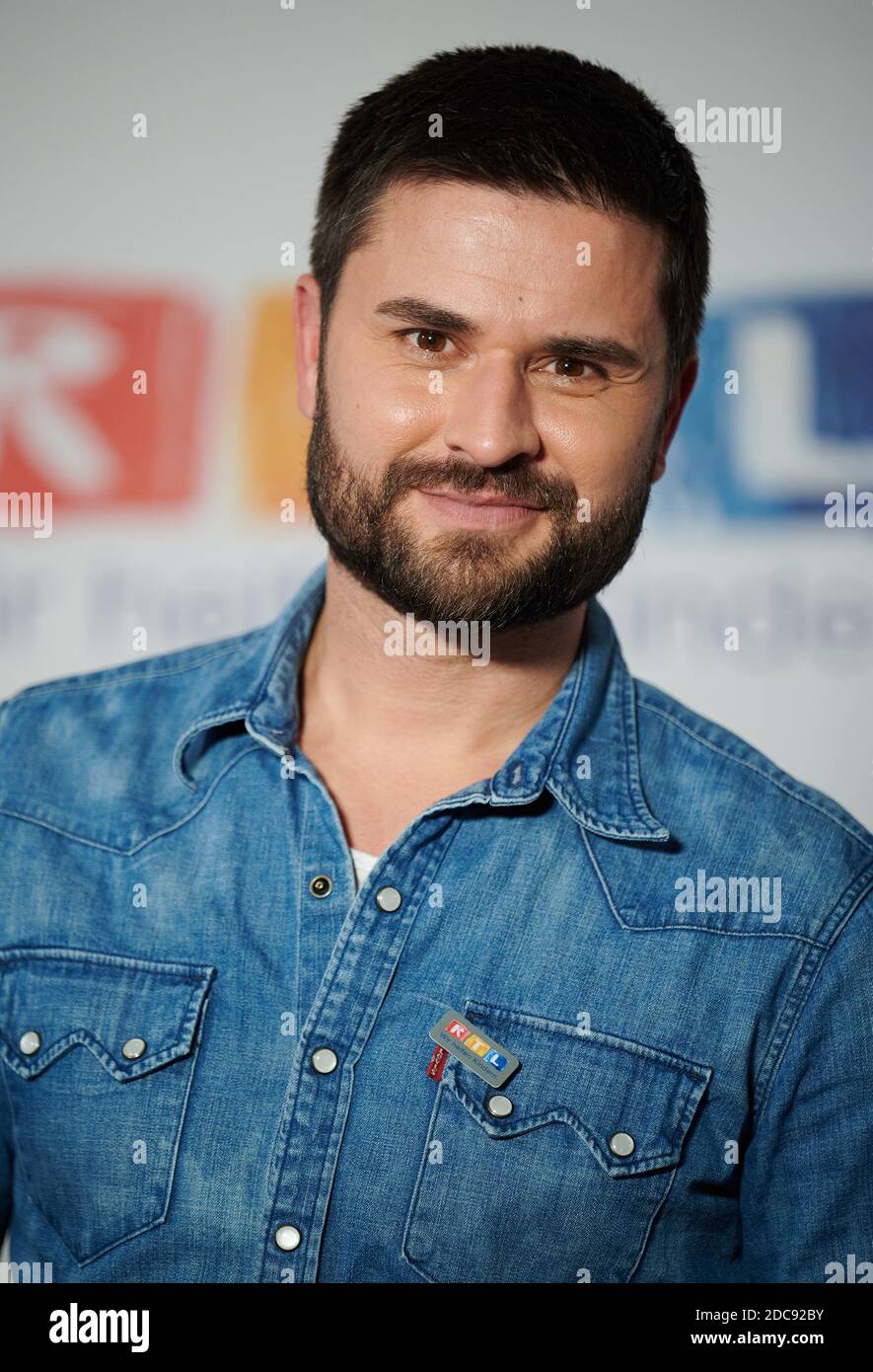 19 November 2020, North Rhine-Westphalia, Hürth: The actor Milos ...