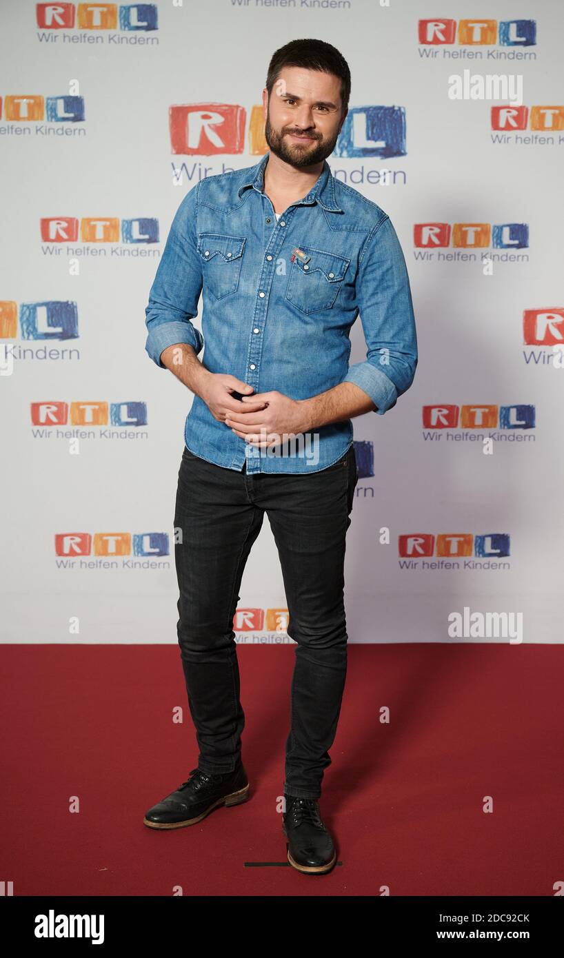 19 November 2020, North Rhine-Westphalia, Hürth: The actor Milos ...