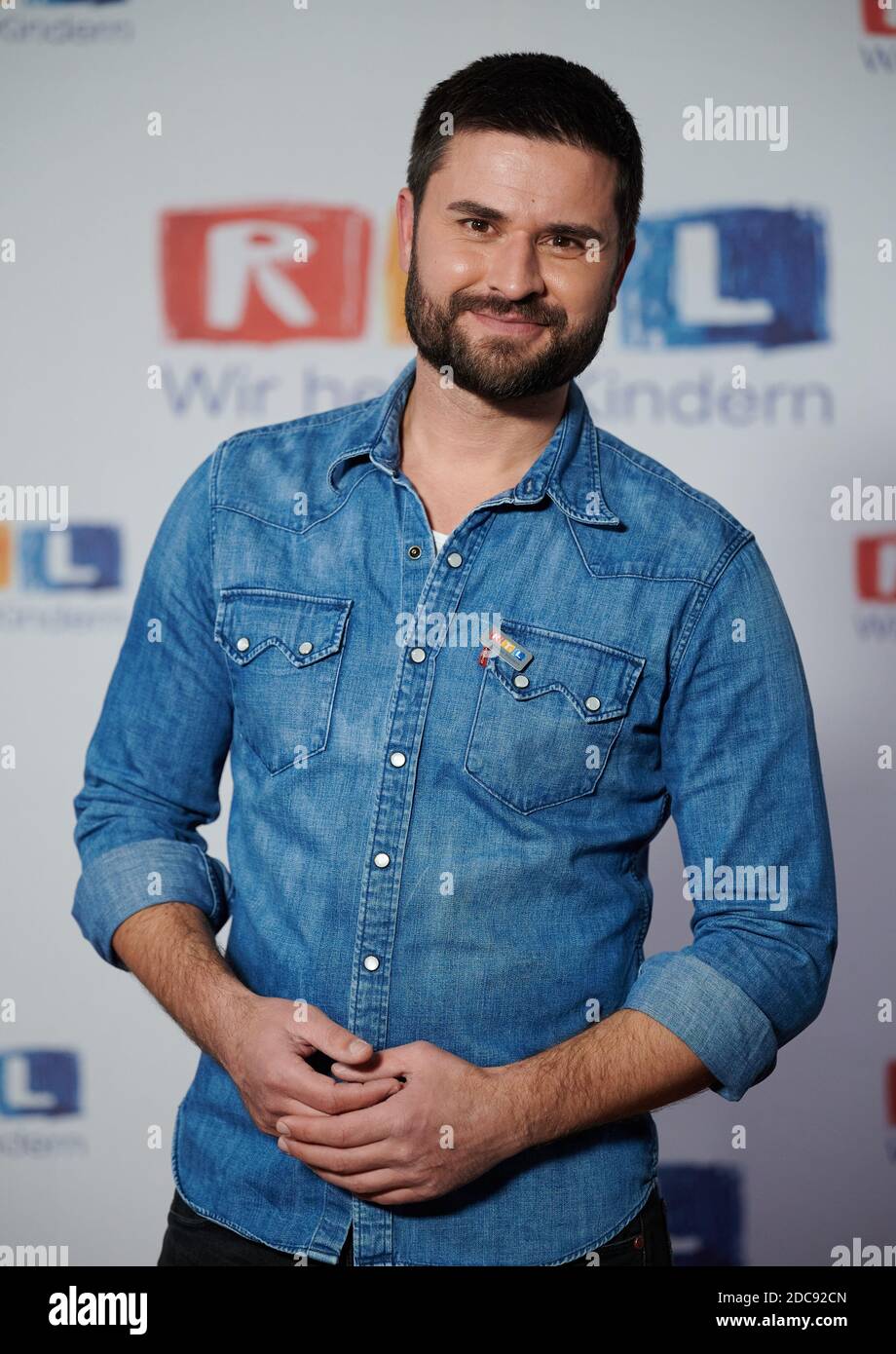 19 November 2020, North Rhine-Westphalia, Hürth: The actor Milos ...