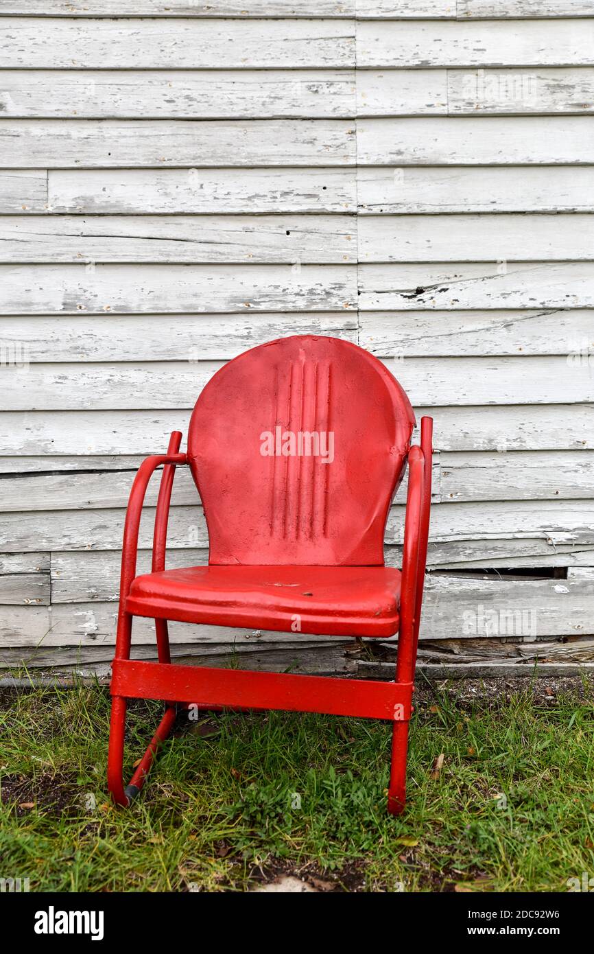 Empty red wooden chair hi-res stock photography and images - Alamy