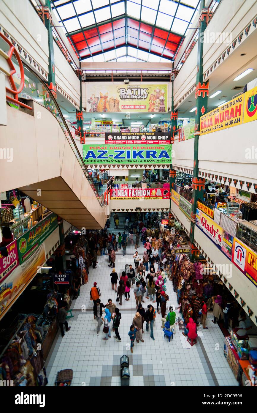 Indonesia people shopping hi-res stock photography and images - Alamy