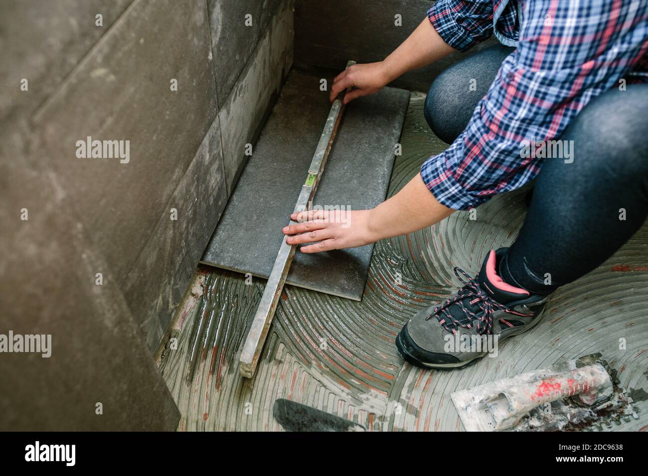 Checking level concrete floor hi-res stock photography and images - Alamy