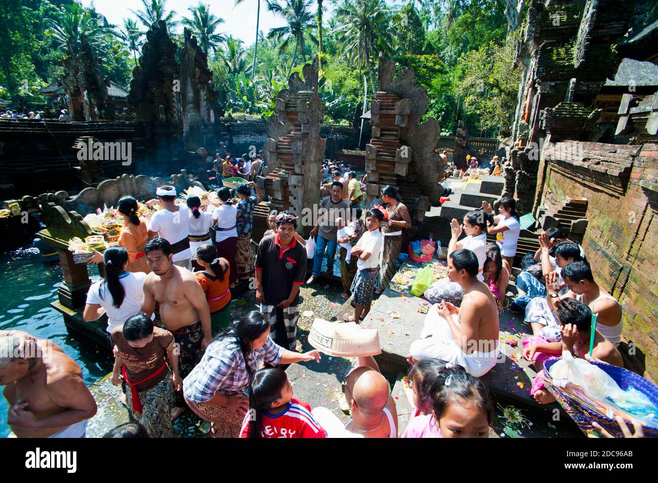 Balinese people praying at Pura Tirta Empul Temple, Bali, Indonesia ...