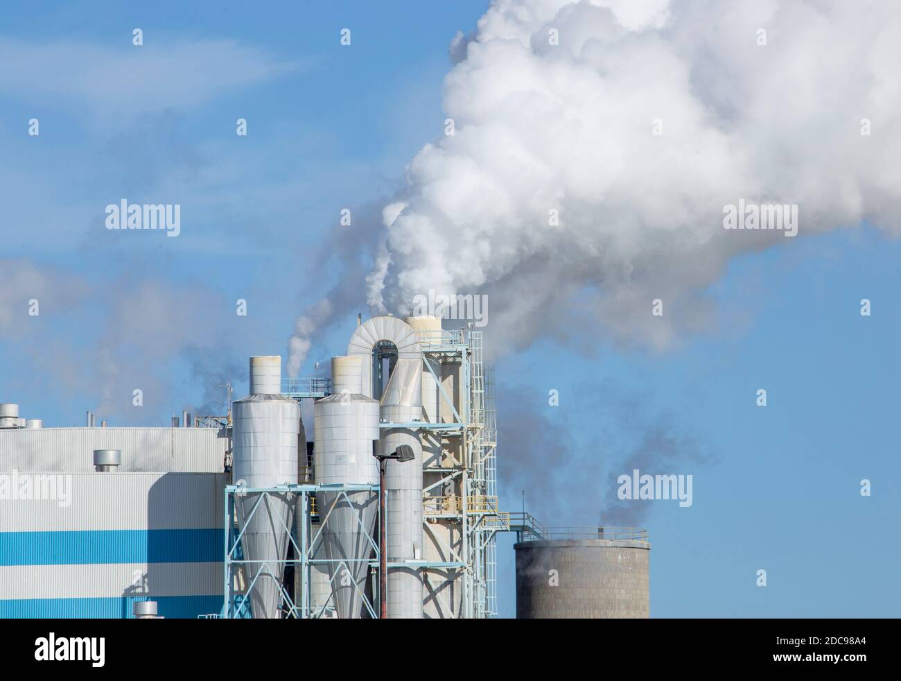 Pulp mill pollution hi-res stock photography and images - Alamy