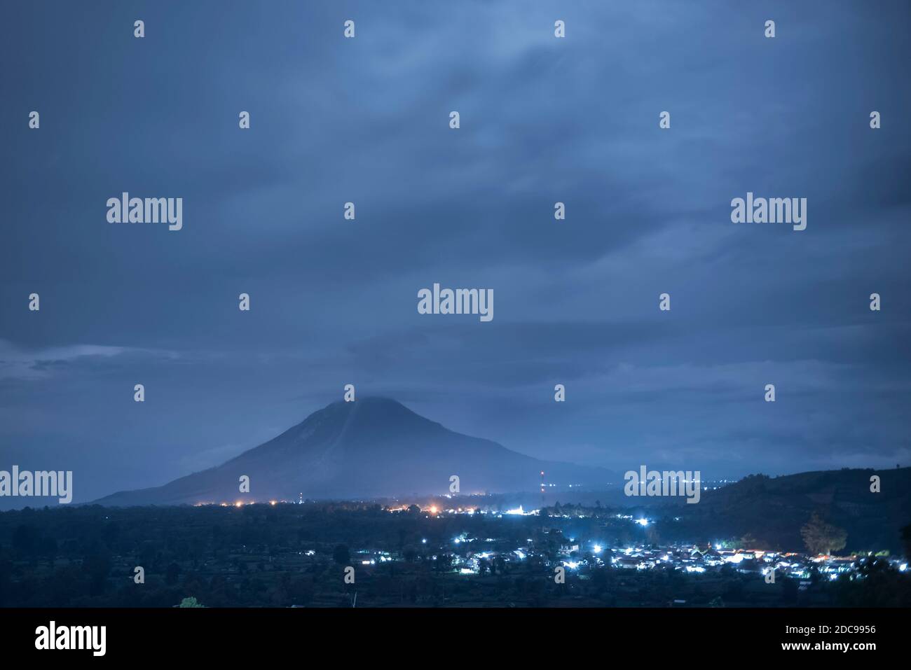 Sunabung Volcano at night, Berastagi (Brastagi), North Sumatra ...