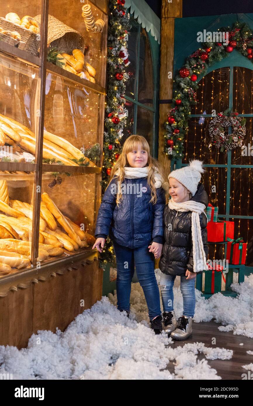 Children choosing bread in bakery in evening Stock Photo - Alamy