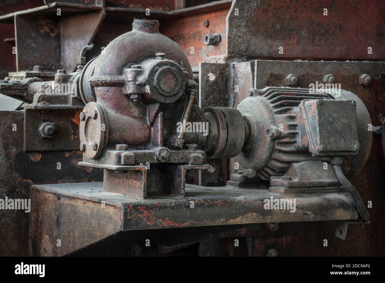 gearbox detail of old industrial machinery Stock Photo - Alamy