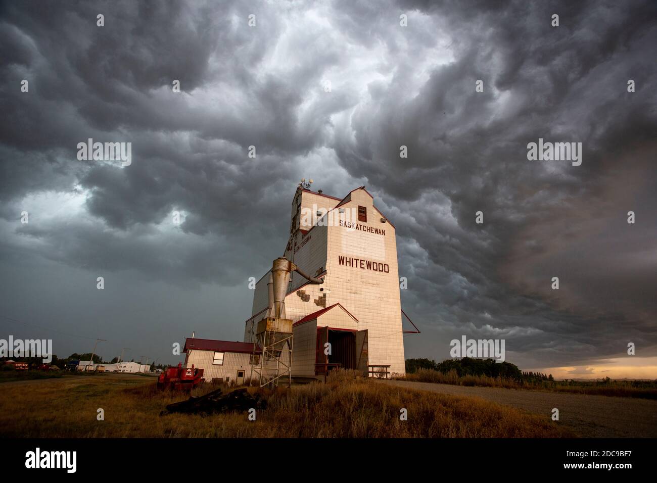 Ominous Storm Clouds Prairie Summer Grain Elevator Stock Photo - Alamy