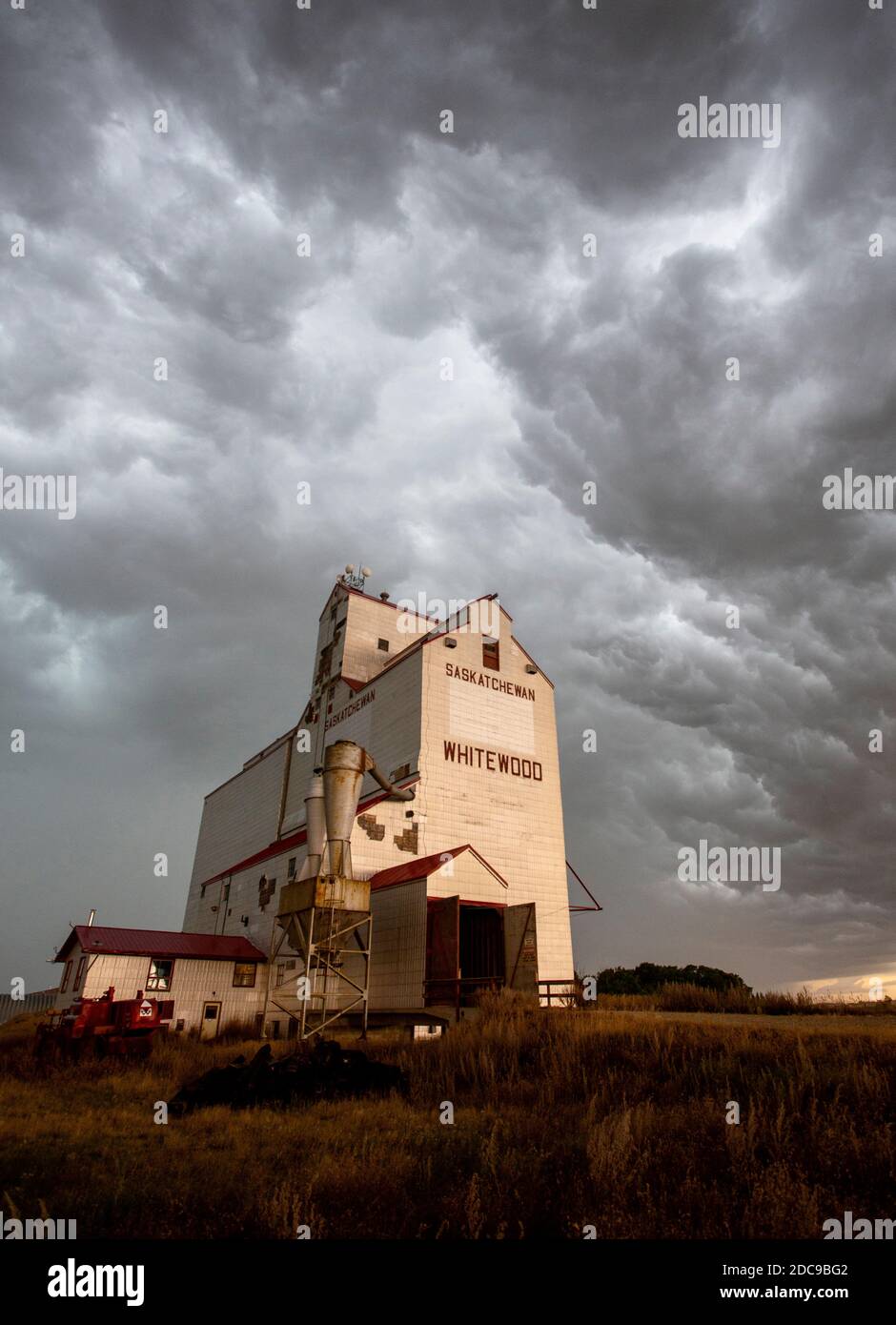 Ominous Storm Clouds Prairie Summer Grain Elevator Stock Photo - Alamy