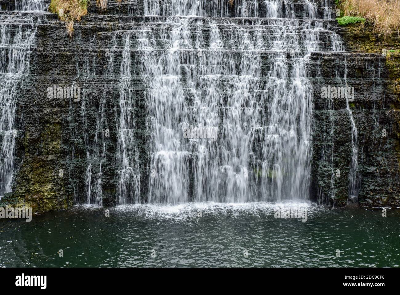 Waterfall flowing over cliff hi-res stock photography and images - Alamy