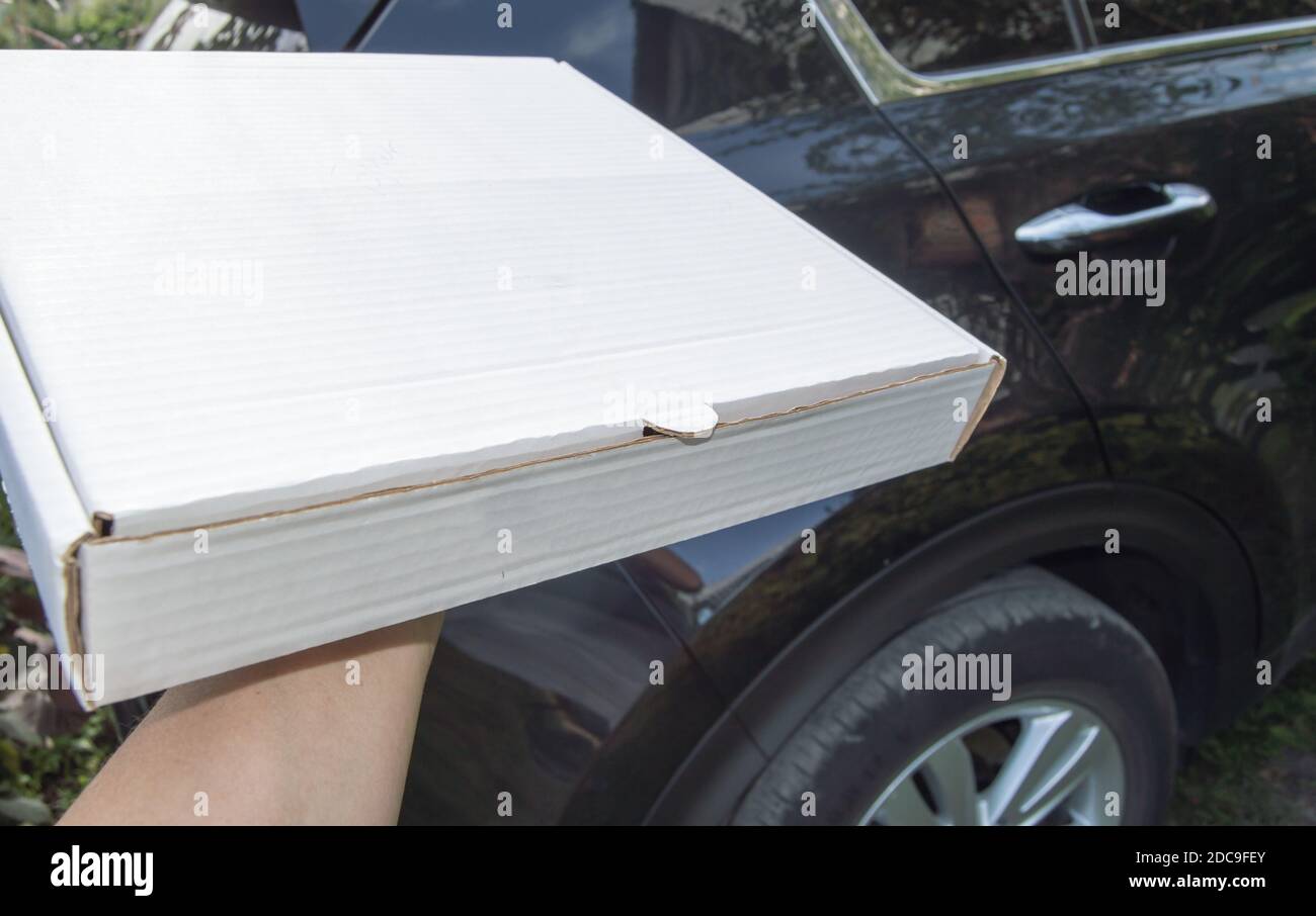 Safe pizza delivery from pizzeria to customers by car according to ...