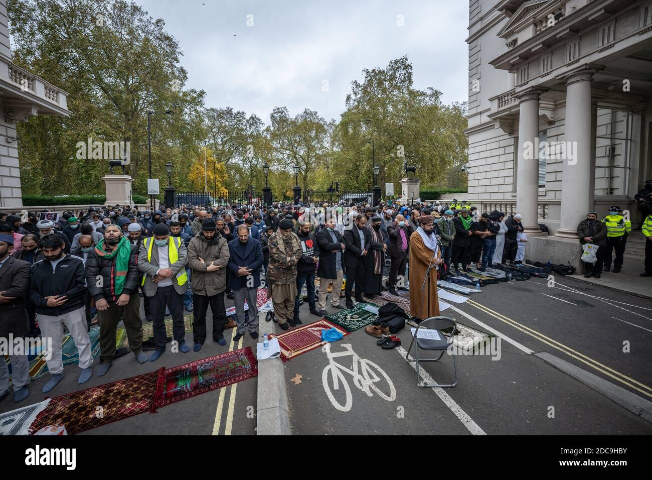 Anti immigration cartoon hi-res stock photography and images - Alamy