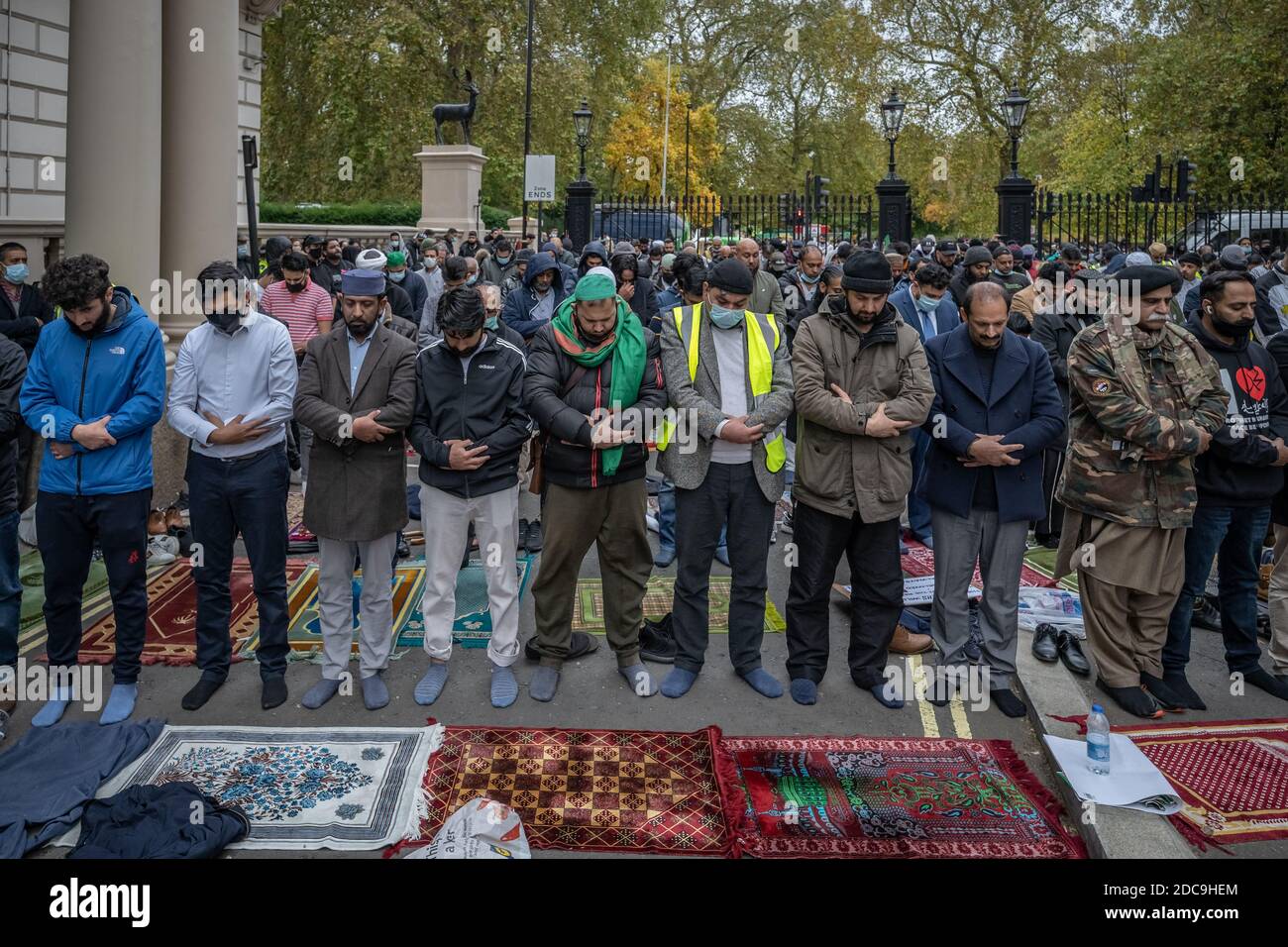 Muslim in london praying in public hi-res stock photography and images ...