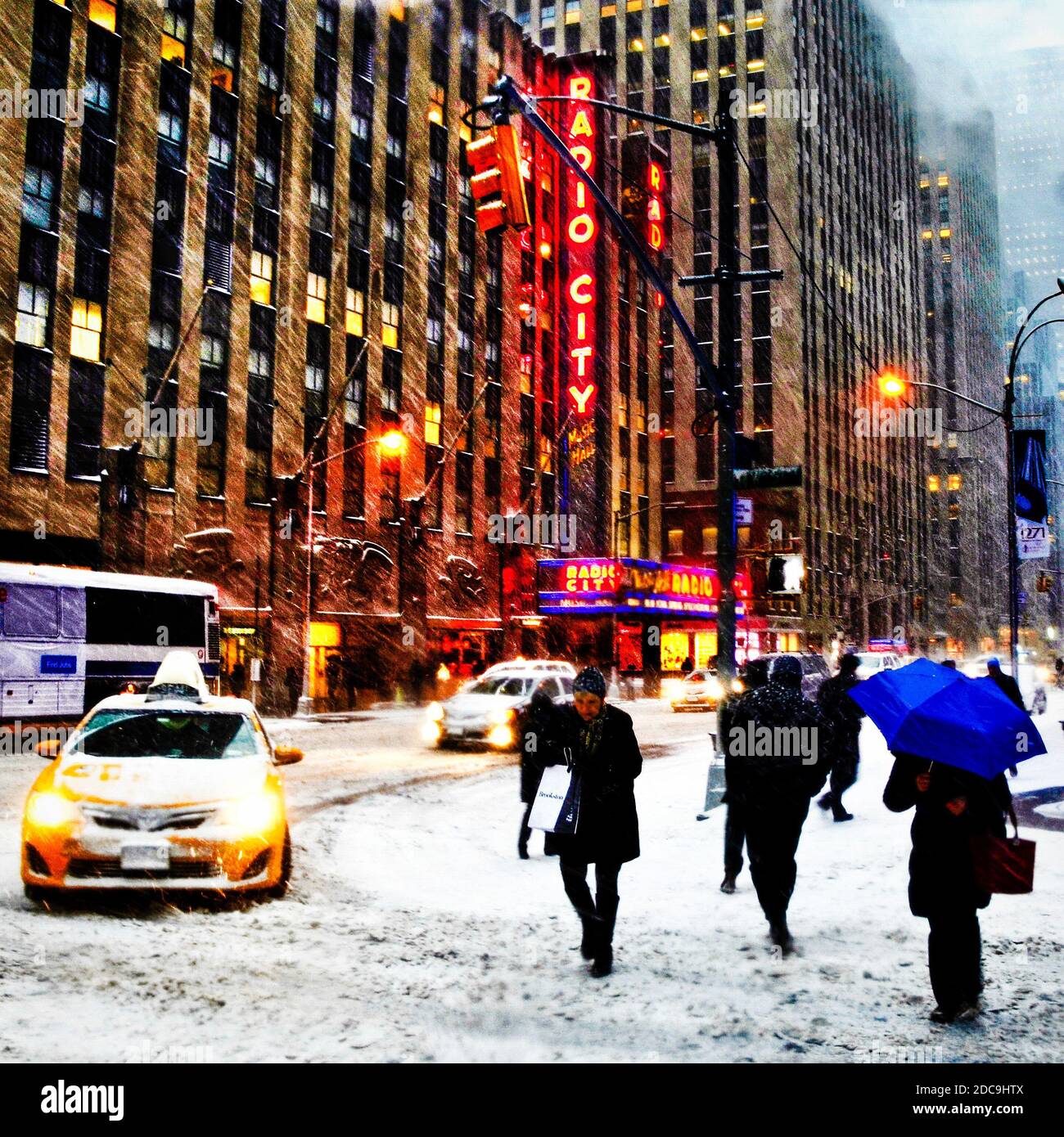 Winter snowstorm blizzard in New York City with heavy snow falling ...