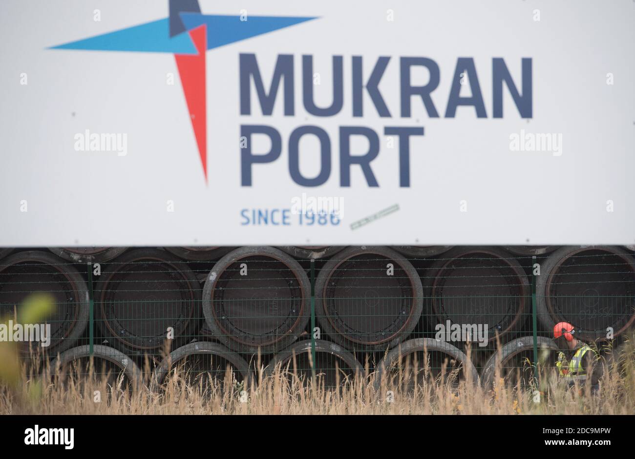 Sassnitz Mukran, Germany. 18th Nov, 2020. The port of Mukran on the ...