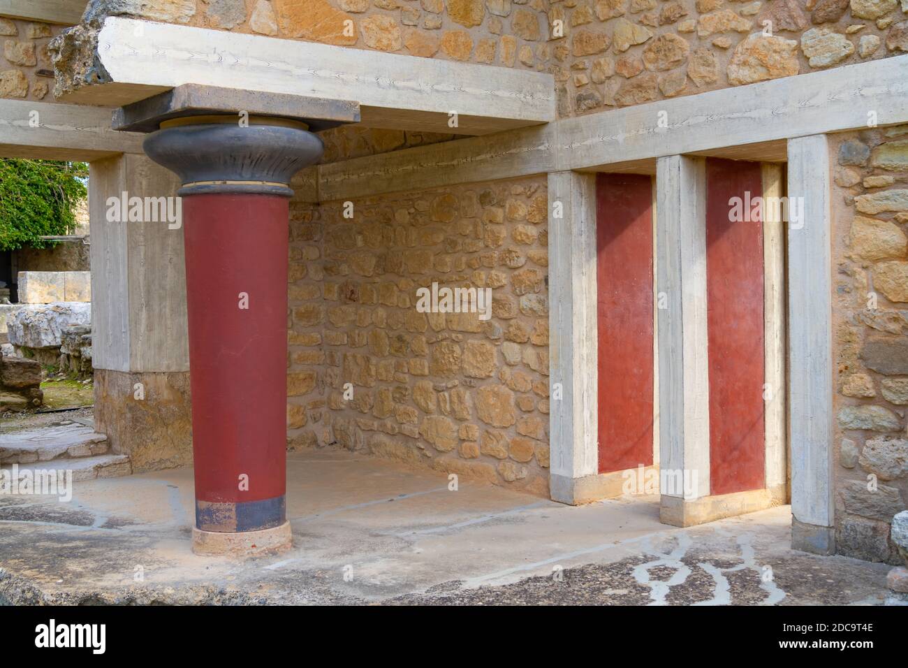 Magnificent ruins of the Knossos Palace complex. A Bronze Age ...