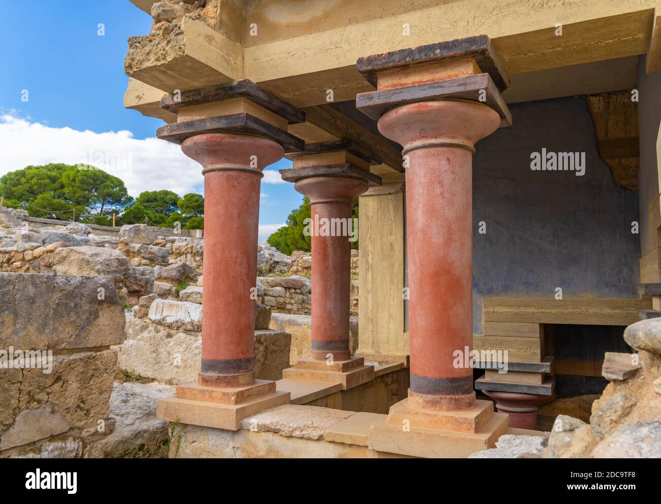 Magnificent ruins of the Knossos Palace complex. A Bronze Age ...