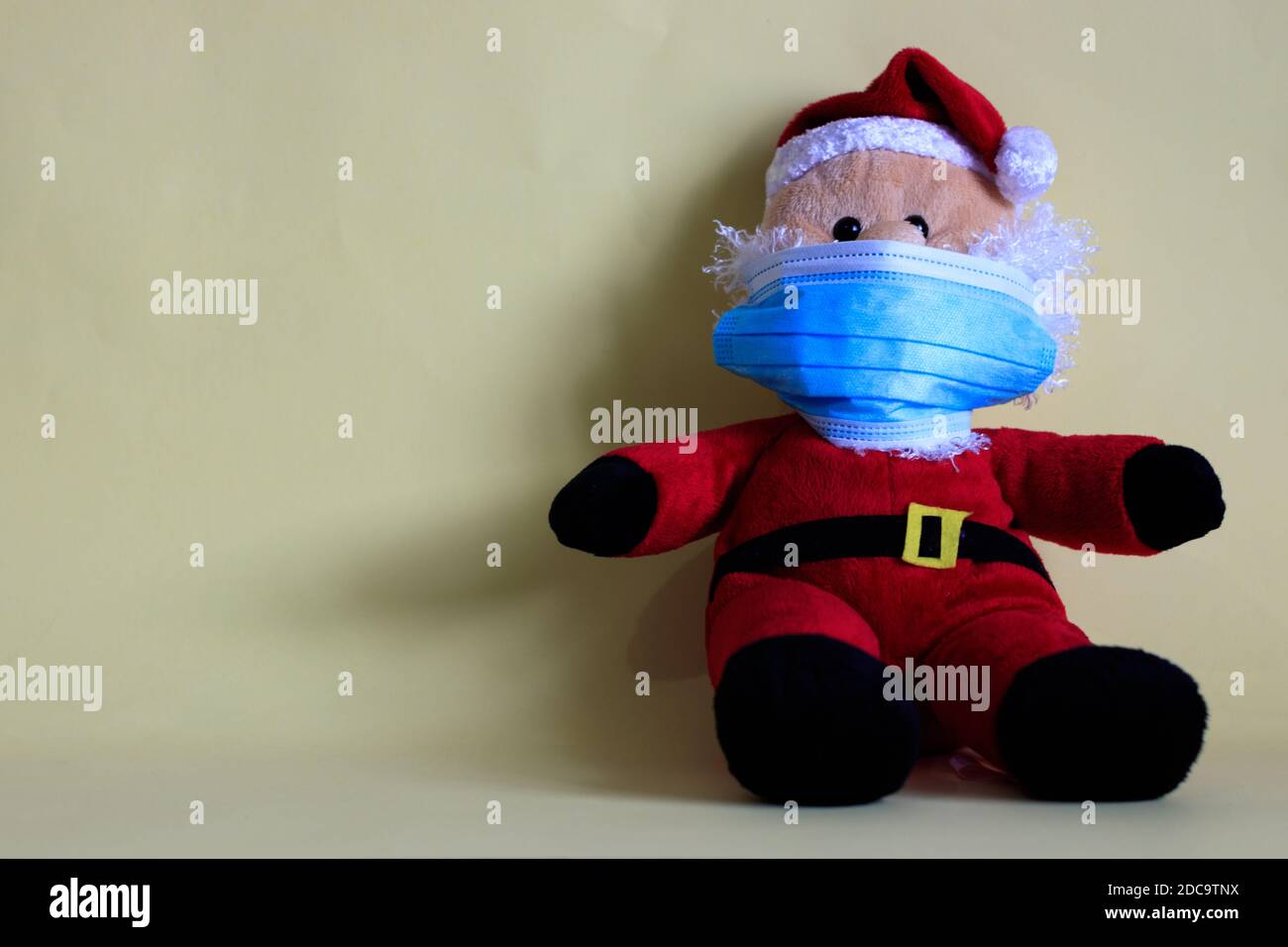Santa claus mask hi-res stock photography and images - Alamy